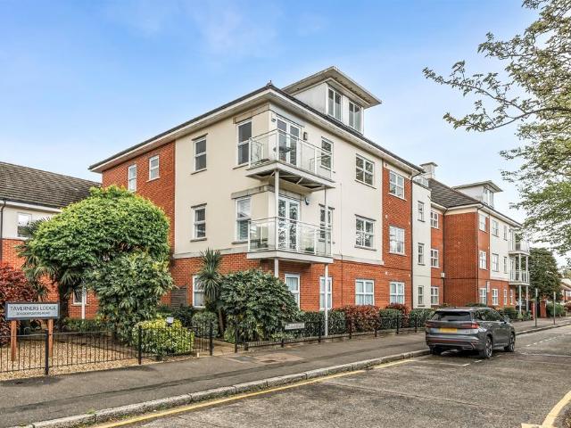 3 bedroom flat for sale