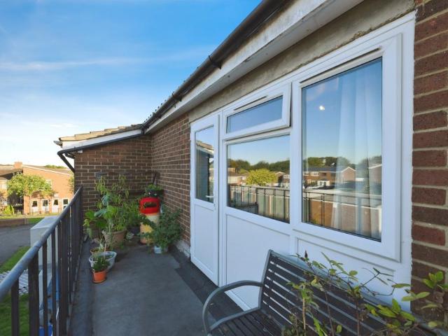 3 bedroom flat for sale
