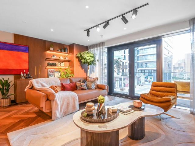 3 bedroom flat for sale