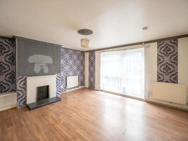 3 bedroom flat for sale