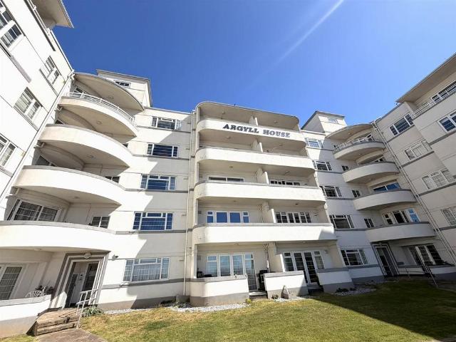 3 bedroom flat for sale