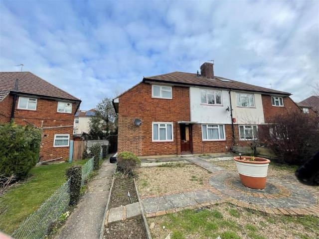 3 bedroom flat for sale