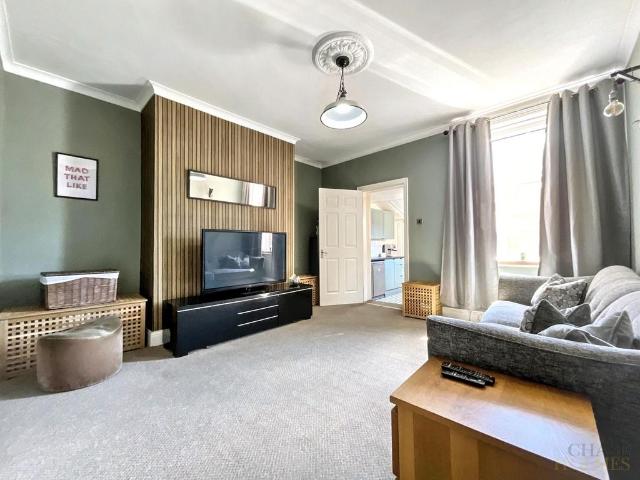 3 bedroom flat for sale