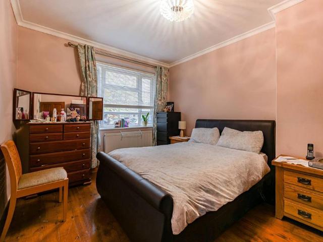 3 bedroom flat for sale