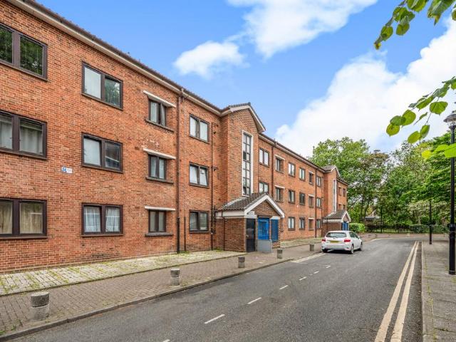 3 bedroom flat for sale