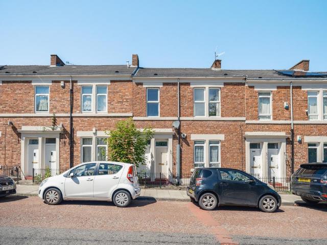 3 bedroom flat for sale