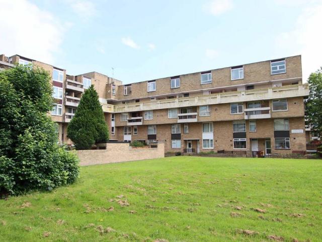 3 bedroom flat for sale