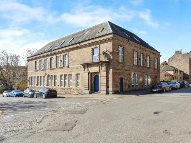 3 bedroom flat for sale
