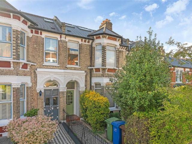 3 bedroom flat for sale