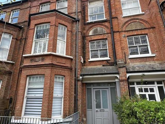 3 bedroom flat for sale