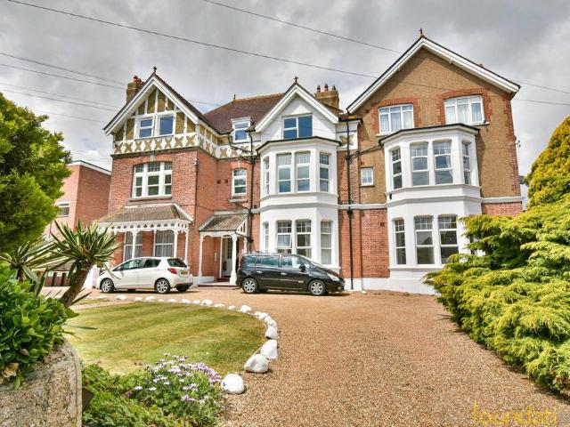 3 bedroom flat for sale
