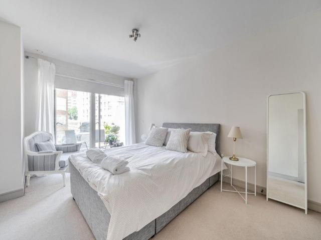 3 bedroom flat for sale