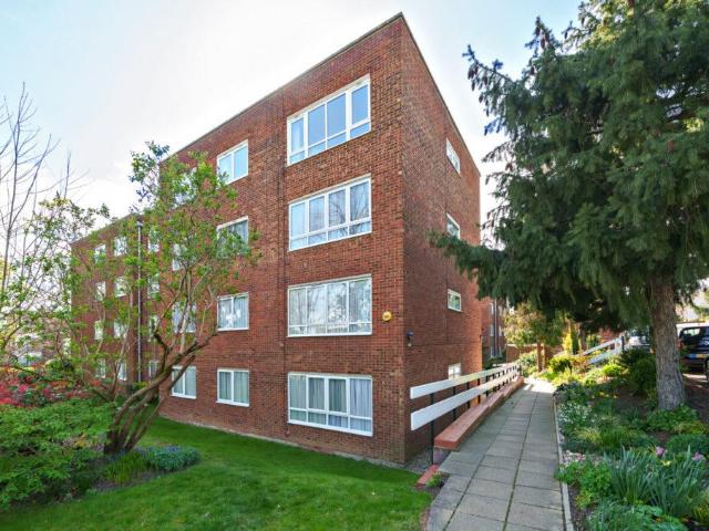3 bedroom flat for sale