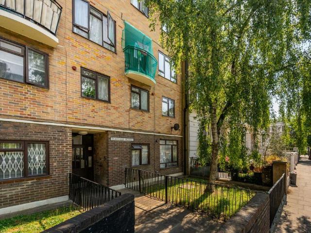 3 bedroom flat for sale