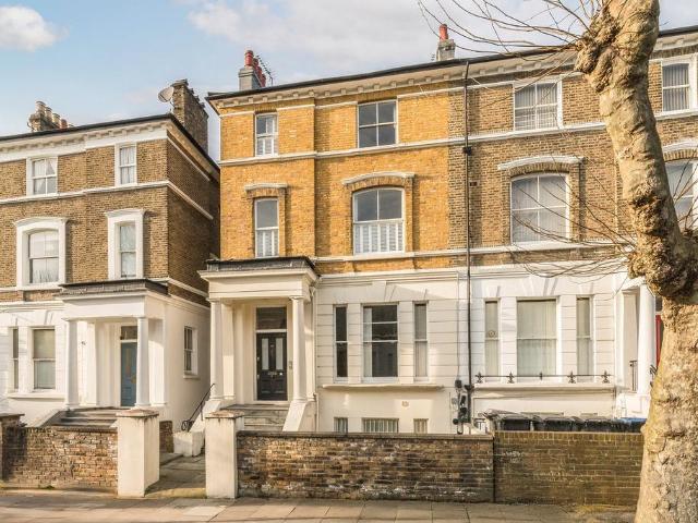 3 bedroom flat for sale