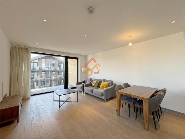 3 bedroom flat for sale