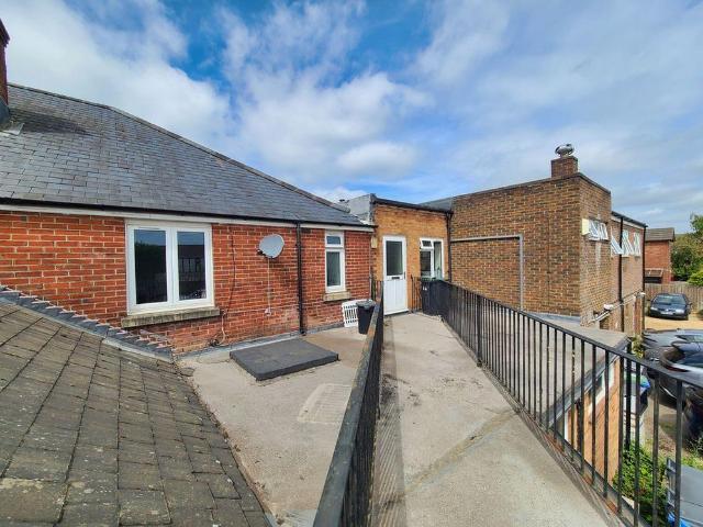 3 bedroom flat for sale