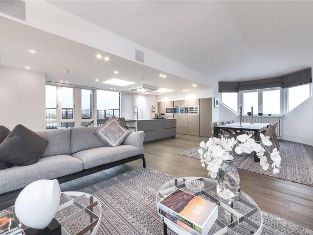 3 bedroom flat for sale