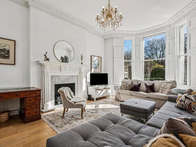 3 bedroom flat for sale