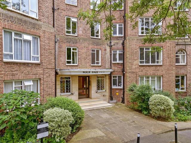 3 bedroom flat for sale
