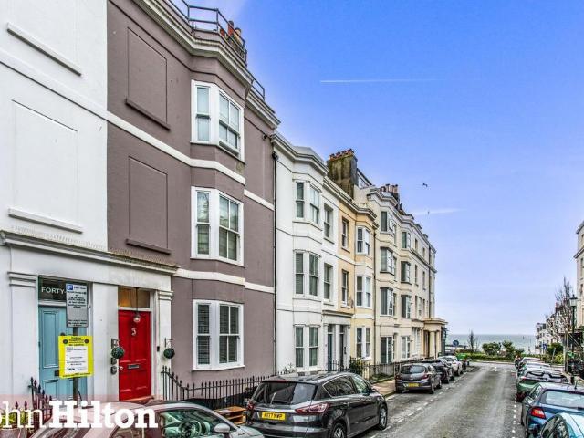 3 bedroom flat for sale