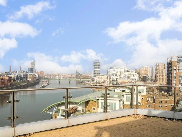 3 bedroom flat for sale