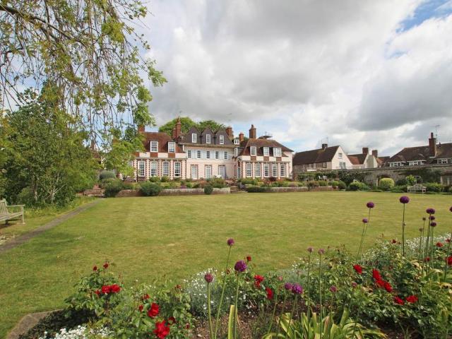 3 bedroom flat for sale