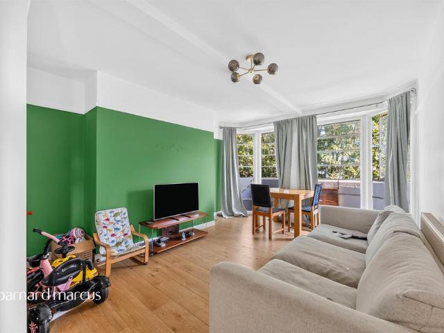 3 bedroom flat for sale