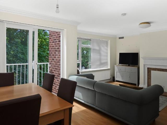 3 bedroom flat for sale