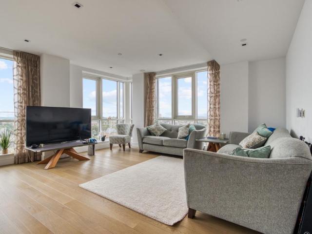 3 bedroom flat for sale