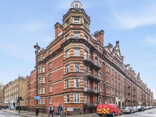 3 bedroom flat for sale
