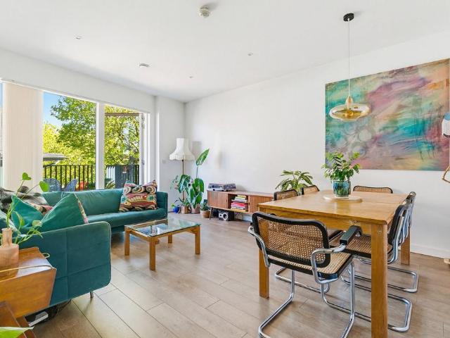 3 bedroom flat for sale