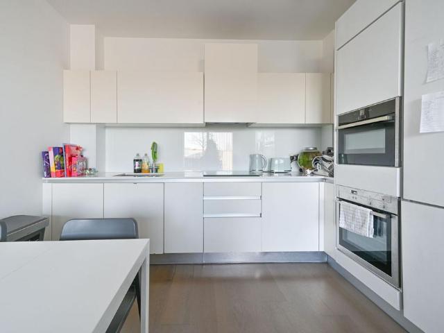 3 bedroom flat for sale