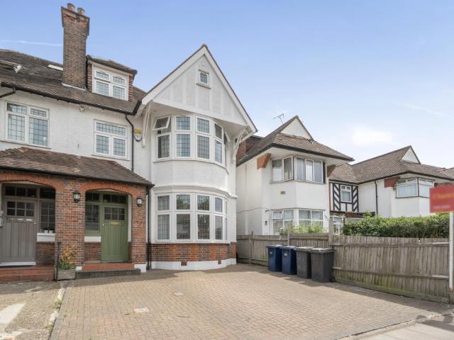 3 bedroom flat for sale
