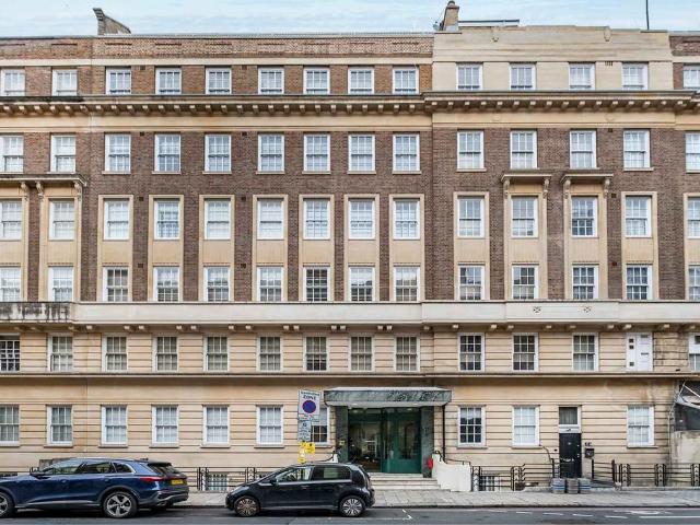 3 bedroom flat for sale