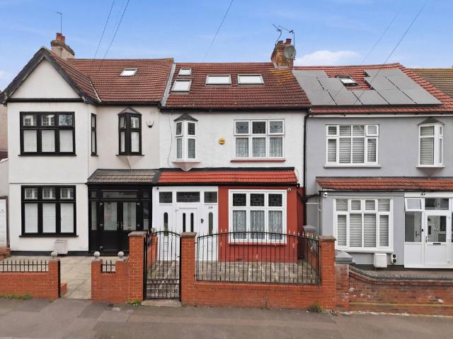3 bedroom flat for sale
