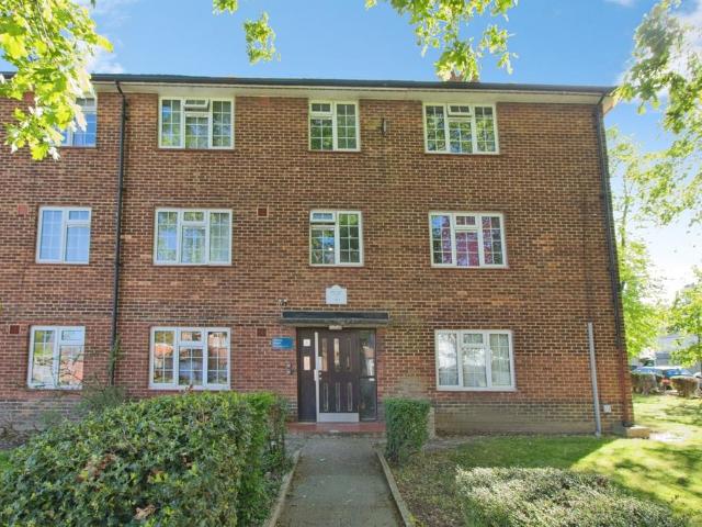 3 bedroom flat for sale