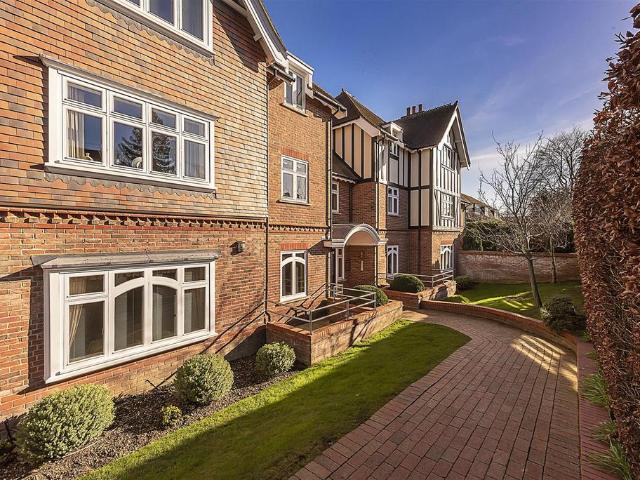 3 bedroom flat for sale