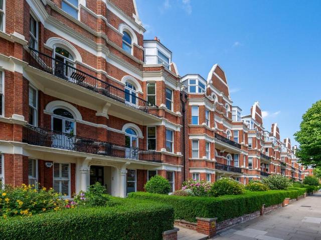 3 bedroom flat for sale