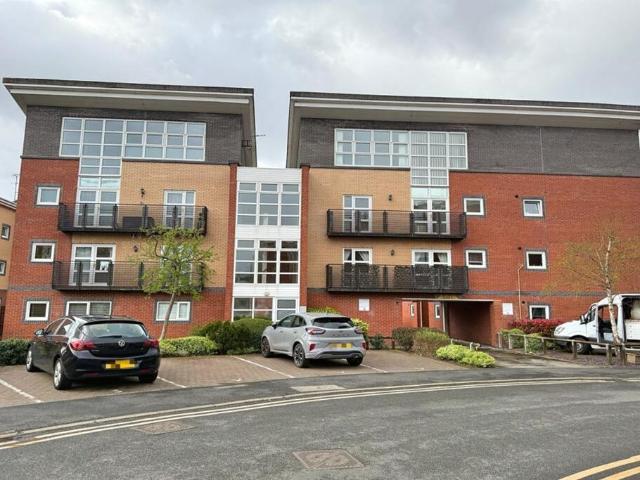 3 bedroom flat for sale