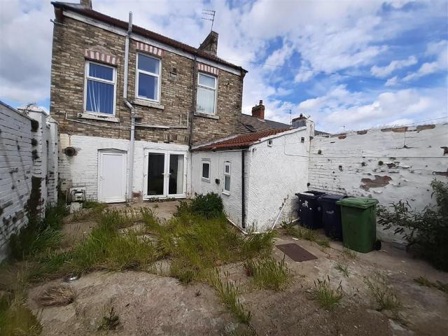 3 bedroom flat for sale