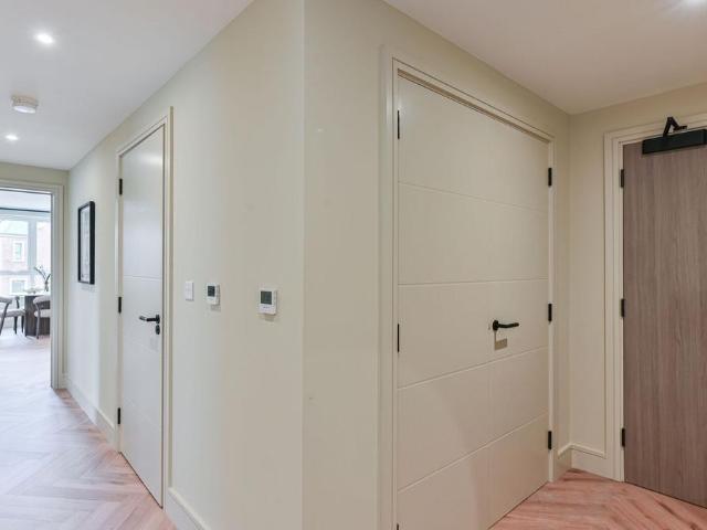 3 bedroom flat for sale