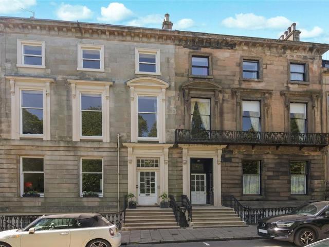 3 bedroom flat for sale