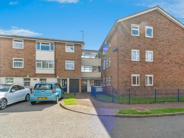 3 bedroom flat for sale