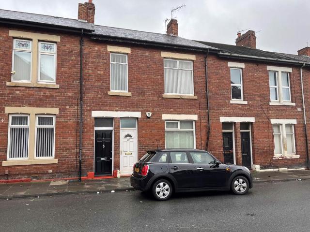 3 bedroom flat for sale