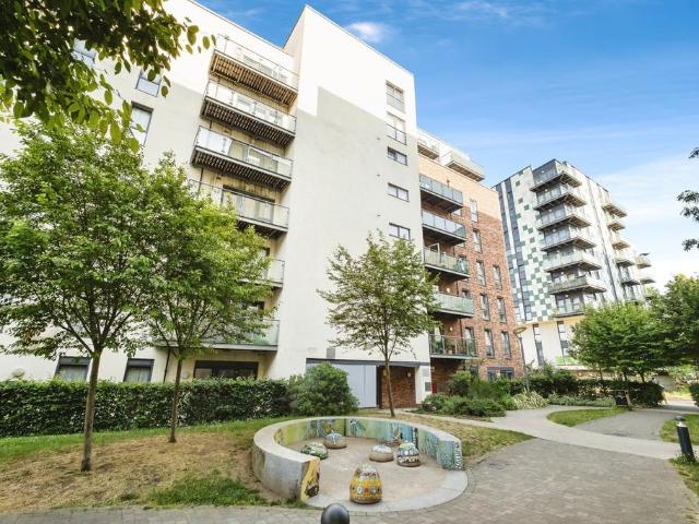 3 bedroom flat for sale