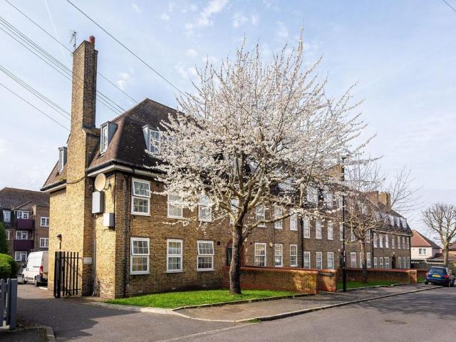 3 bedroom flat for sale