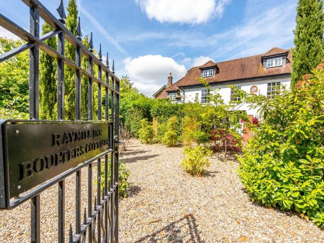 3 bedroom flat for sale