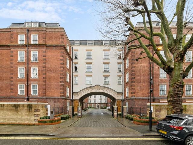 3 bedroom flat for sale