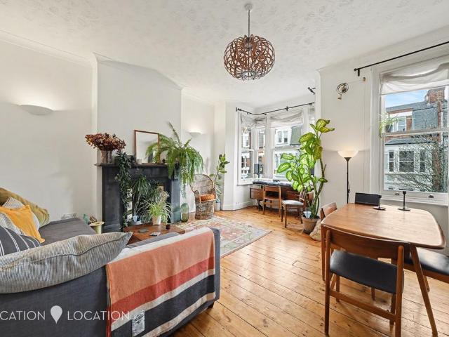 3 bedroom flat for sale
